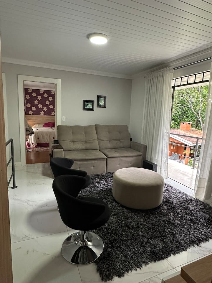 Casa Com 5 Quartos, Quintal E Churrasqueira. - Curitiba