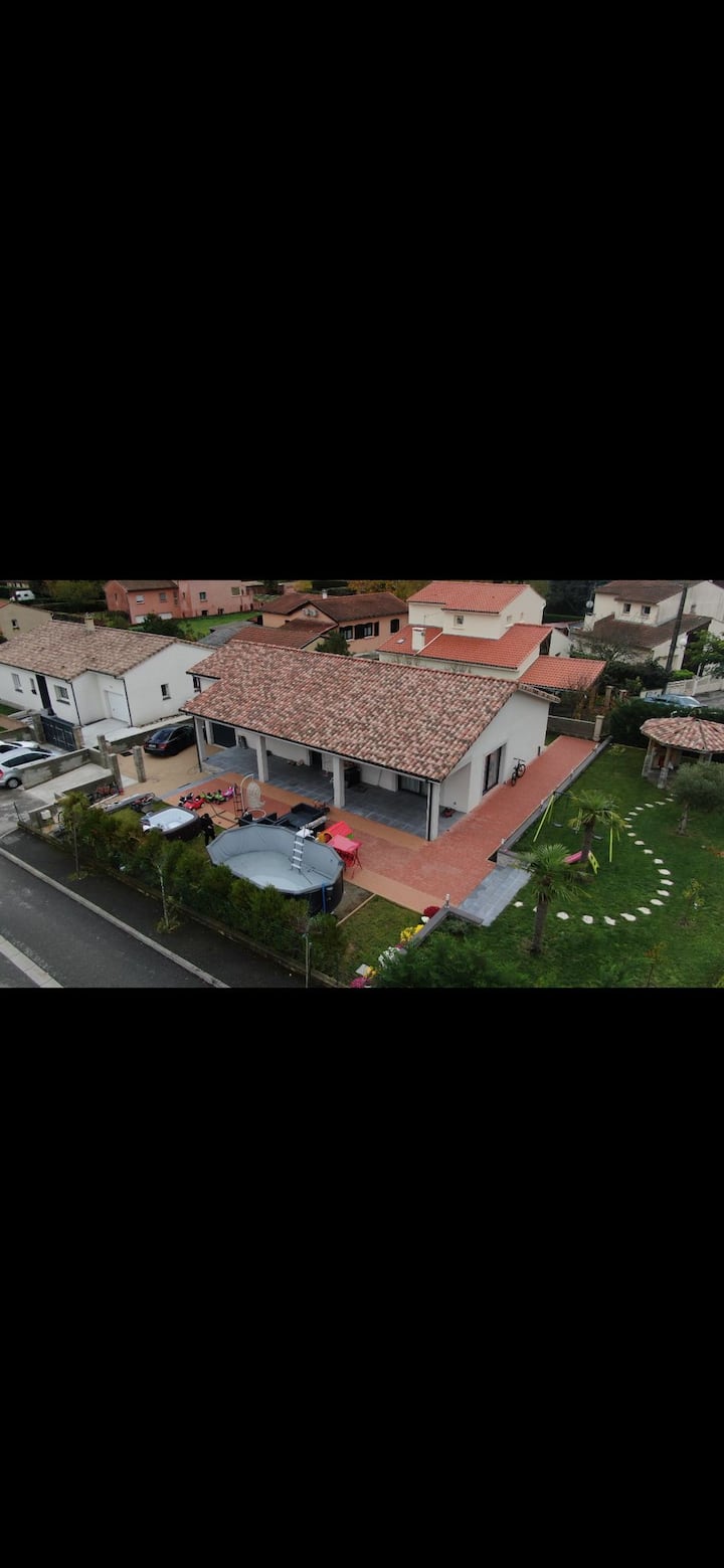 Grande Villa Pour 10 Personnes - Foix