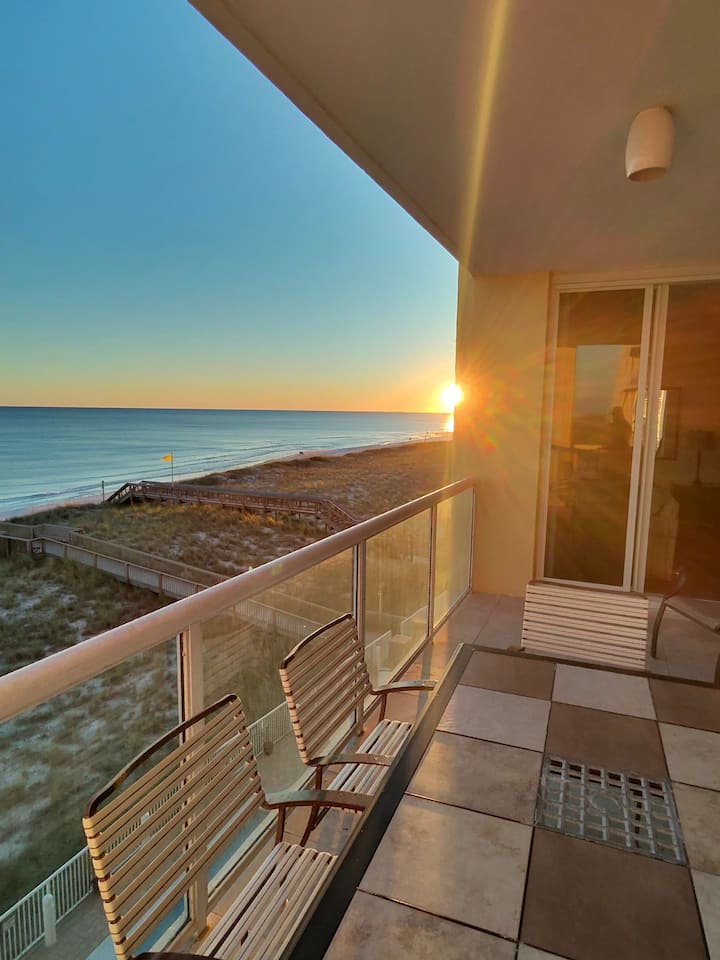 Spacious Beachfront Condo | 3br, 3ba, Gulf Views - Navarre, FL