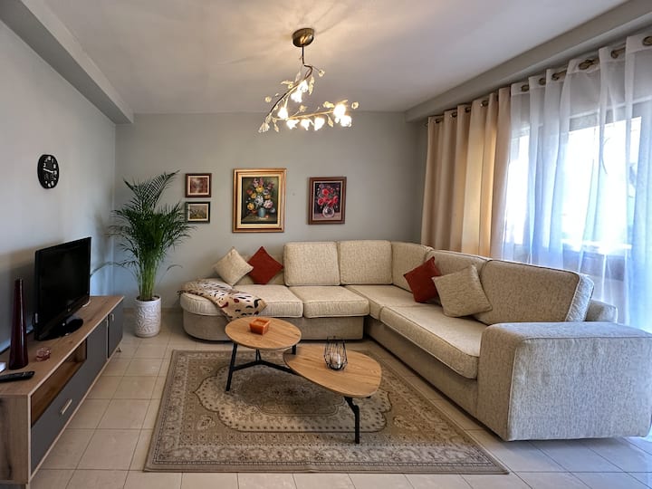 Skanderbeg Square Apt - Tirana