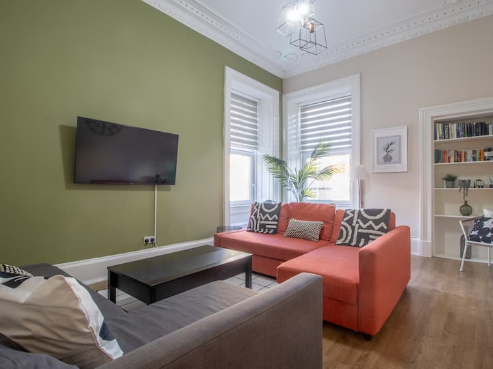 City Haven Main Door & Parking - Glasgow
