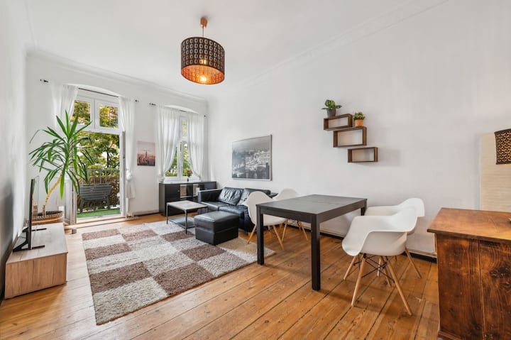 Helle 2-zimmer Altbauwohnung - Berlin