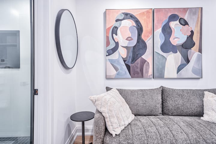 Stylish Junction 2 Bdrm Apt W Parking - Toronto