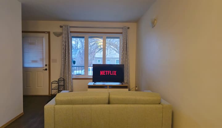 Clean And Cozy Perfect Location - Double Bed - Winnipeg