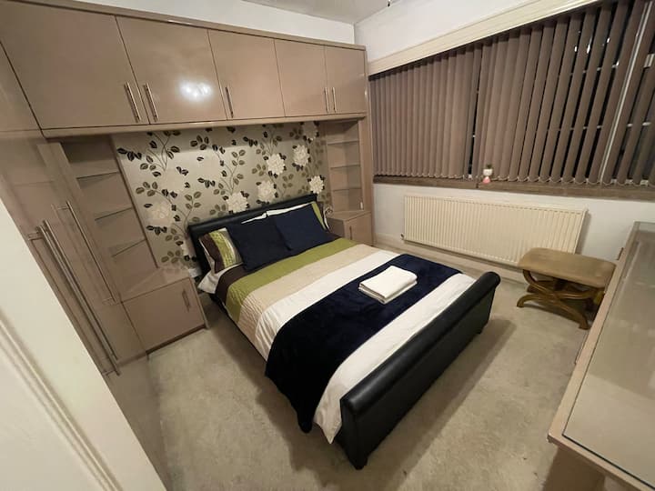 Restful And Cosy Double Bedroom In A Bungalow ! - 올덤