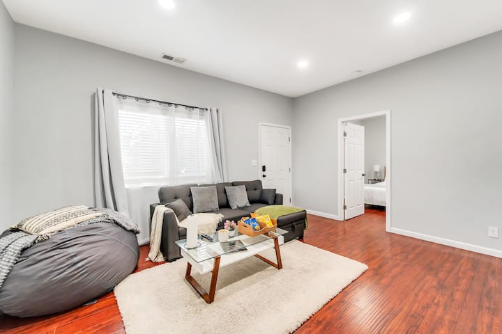3b2a Haven Downtown Sj, Spacious Onsite Parking - Cunningham Lake, CA