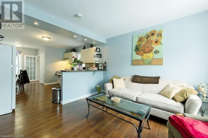 Beautiful Detached Home W Yard! - London, Ontario