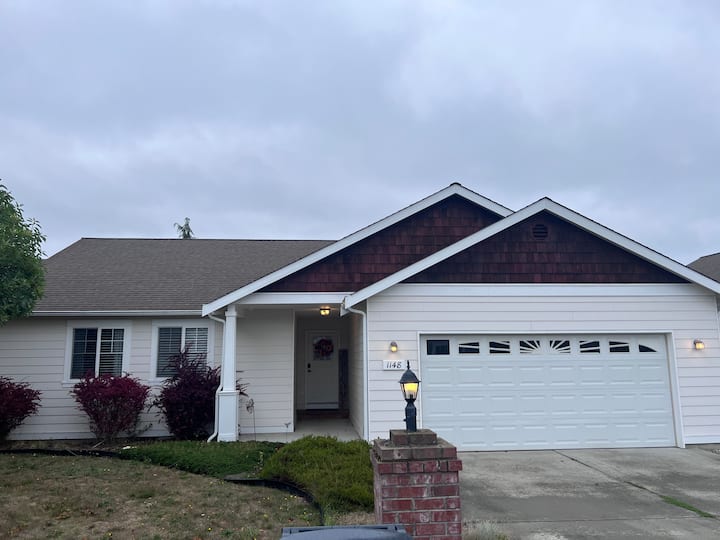 Upgraded 3 Bed 2 Bath House - Oak Harbor, WA