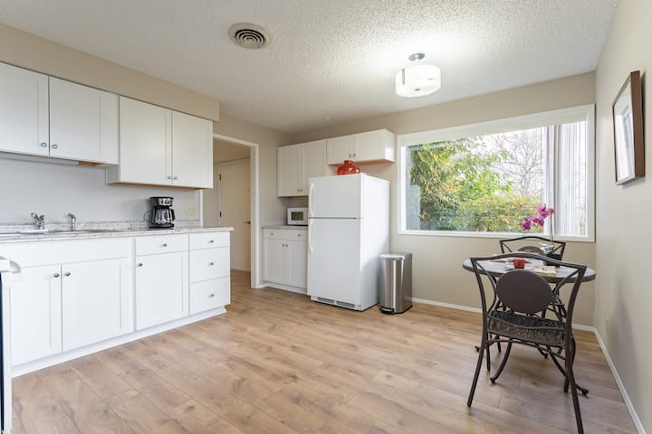 Water View Fairhaven Condo - ベリンハム, WA