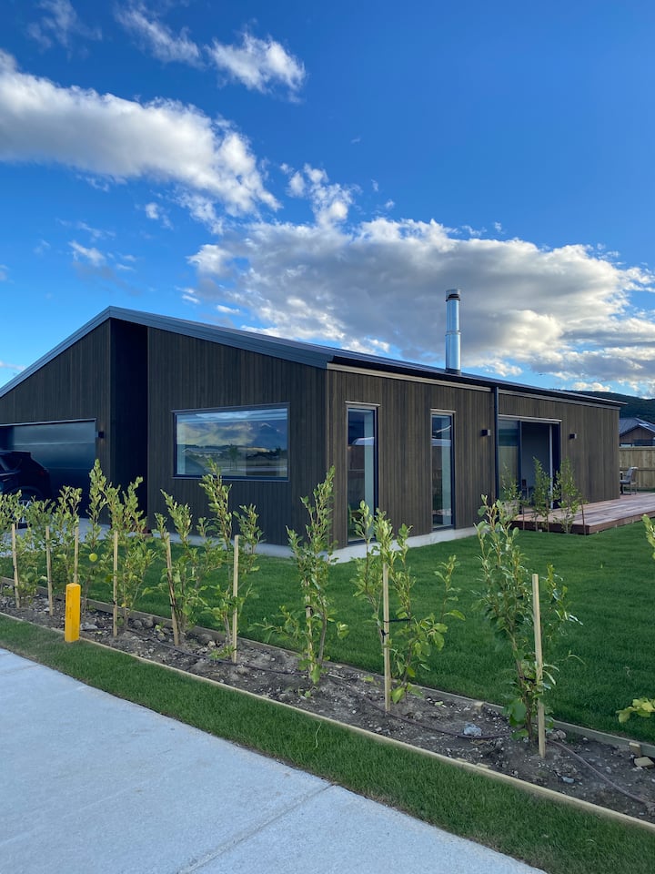 Brown Gem On Onyx - Wanaka