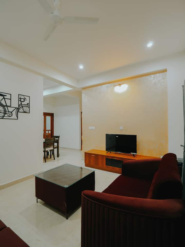 Thaswi Service Apartment 2se  2bhk - マイスル