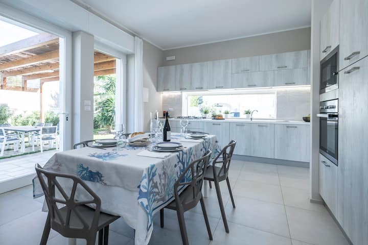 Villa Yara  A 300 Mt Dal Mare, Piscina E Giardino - Torre Lapillo
