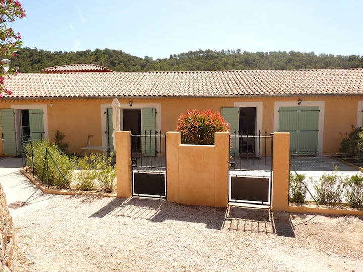 Gîte Dans Un Domaine Provençal Pour 4 Personnes - Collobrières