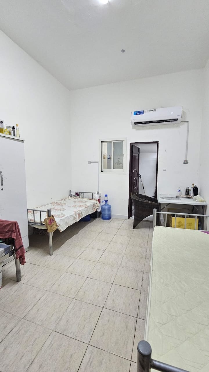 Studio Bed Space For Ladies - Abu Dhabi