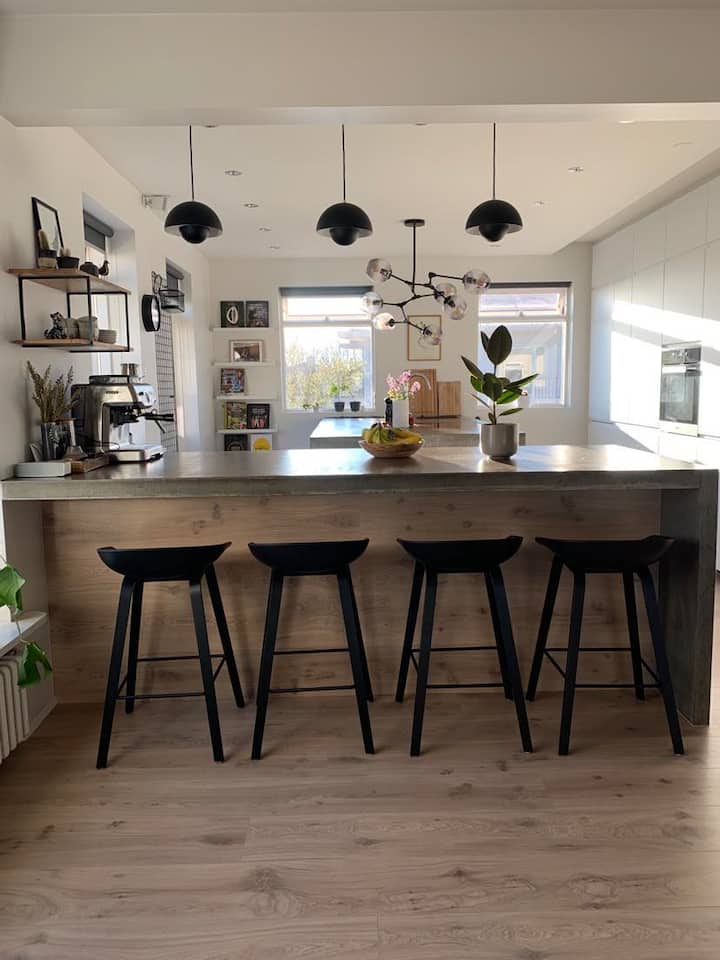 Beautiful Home With Sea View -Close To City Center - Reykjavík