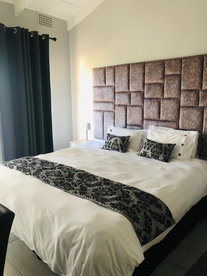 A Room At An Oasis (Room 3) - Empangeni