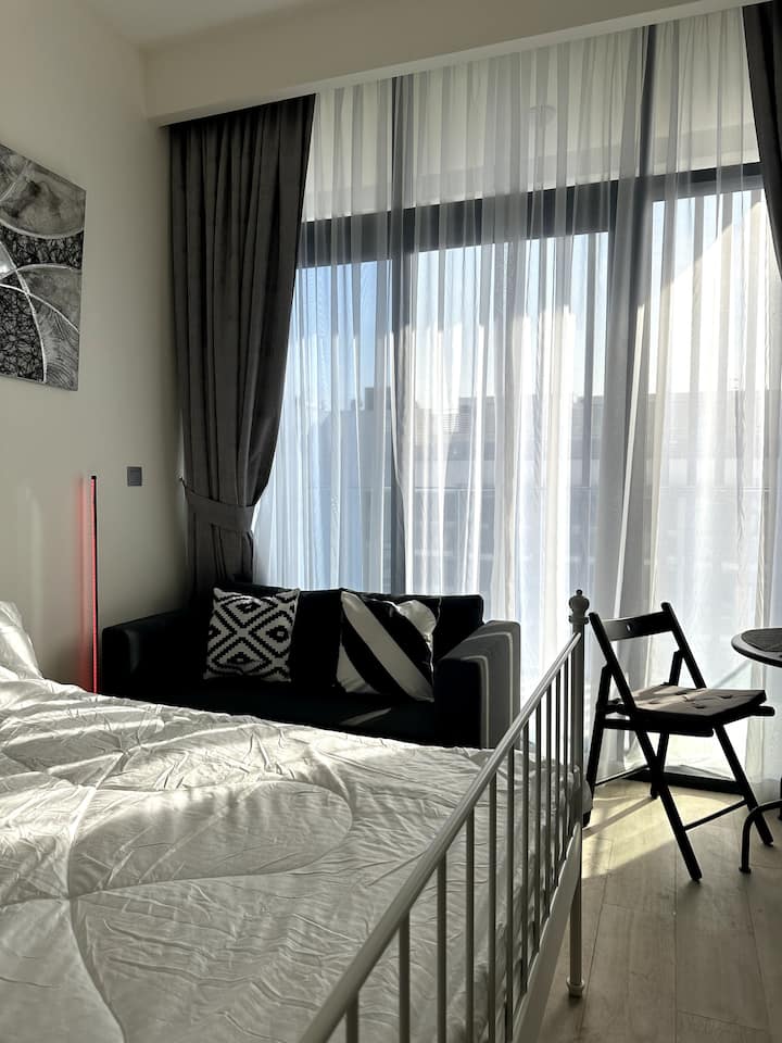 Cozy Modern Studio In Azizi Riviera - Dubái