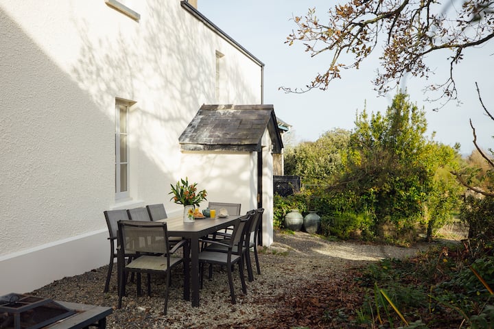 Charming Farmhouse In Picturesque Pembrokeshire - Wales