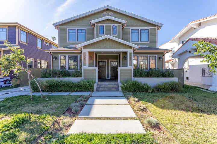 Classic 4br House In Korea Town - Los Angeles, CA
