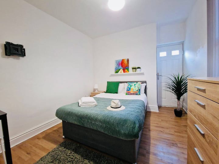 Affordable Private Room In Shared Home - Liverpool