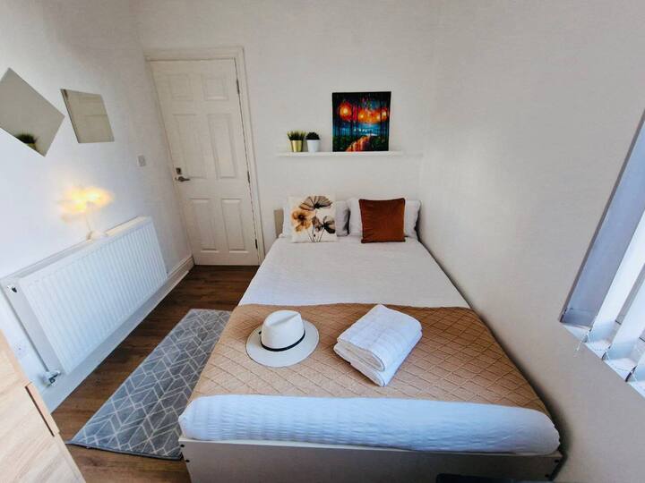 Cozy Locked Room In Friendly Shared Home - 리버풀