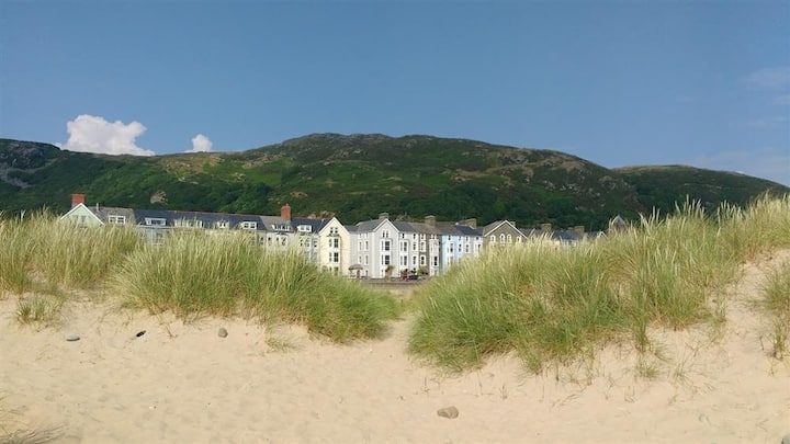 Seashore - Opposite The Beach - Barmouth