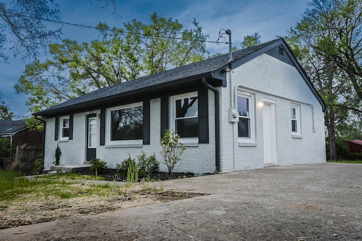 Broadway Bungalow ~ 5 Mins From Broadway - Nashville, TN