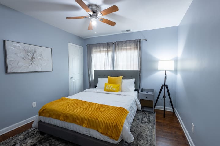 Low Pet Fee 3 Bdr Minutes From Downtown & Airport - Atlanta, GA