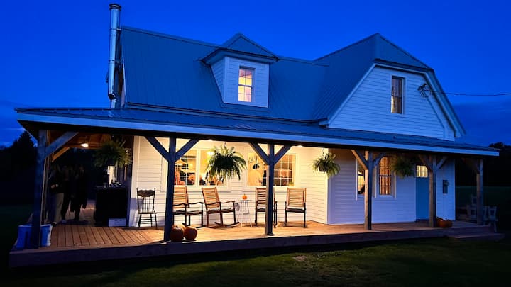 Authentic Farmhouse Retreat - Île-du-Prince-Édouard