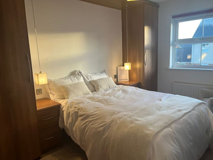 Stay At Alex’s - Redhill