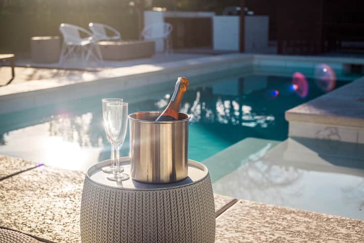 Golf Course Retreat • Lux Backyard •Close To Strip - Las Vegas