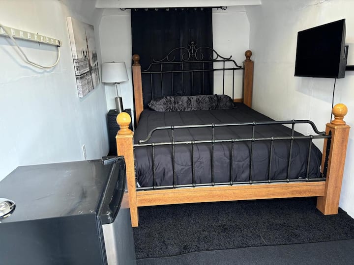 Cozy Rustic Barn With Amenities - Pittsburg, CA