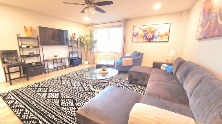 Spacious Downtown Condo 23rd Floor Sleeps 4 - SkyView Atlanta, Atlanta