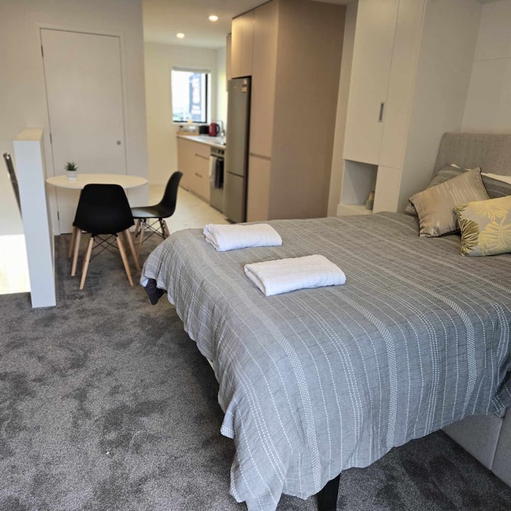 Bright & Modern Studio On Bath Street - Christchurch