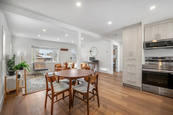 Central Oasis | River! | Uofc | Close To Hospital - Calgary