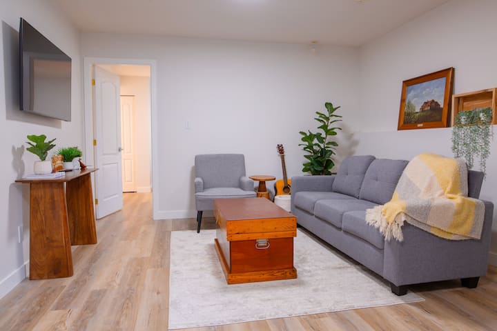The Vida | Cozy, Pet-friendly 1-bed Hideaway - Abbotsford