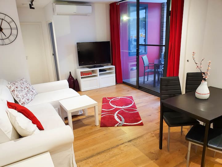 Stylish 2br Hub In Prime Lcation - Manly