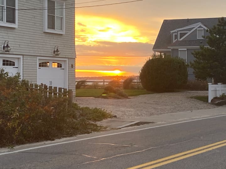 Falmouth Beach Oasis Near Water - Falmouth, MA
