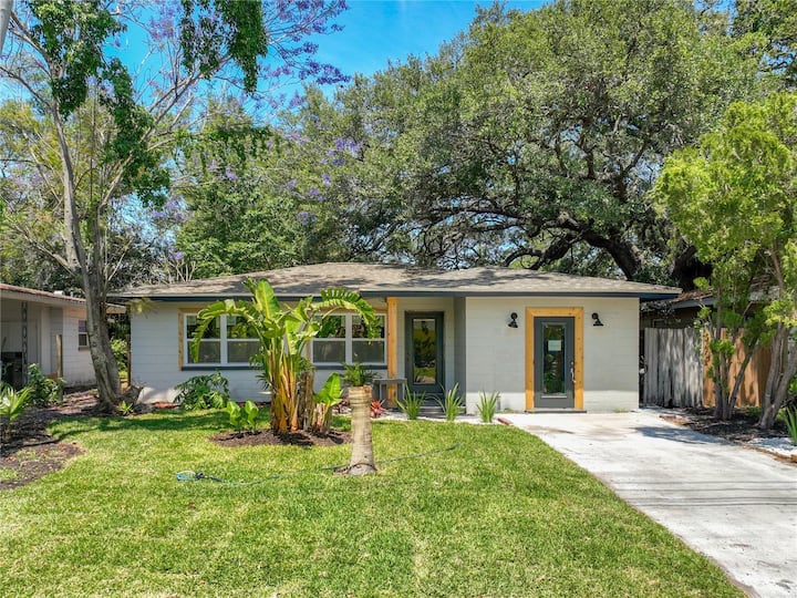 Gorgeously Updated 3/2 Bungalow - St. Petersburg, FL
