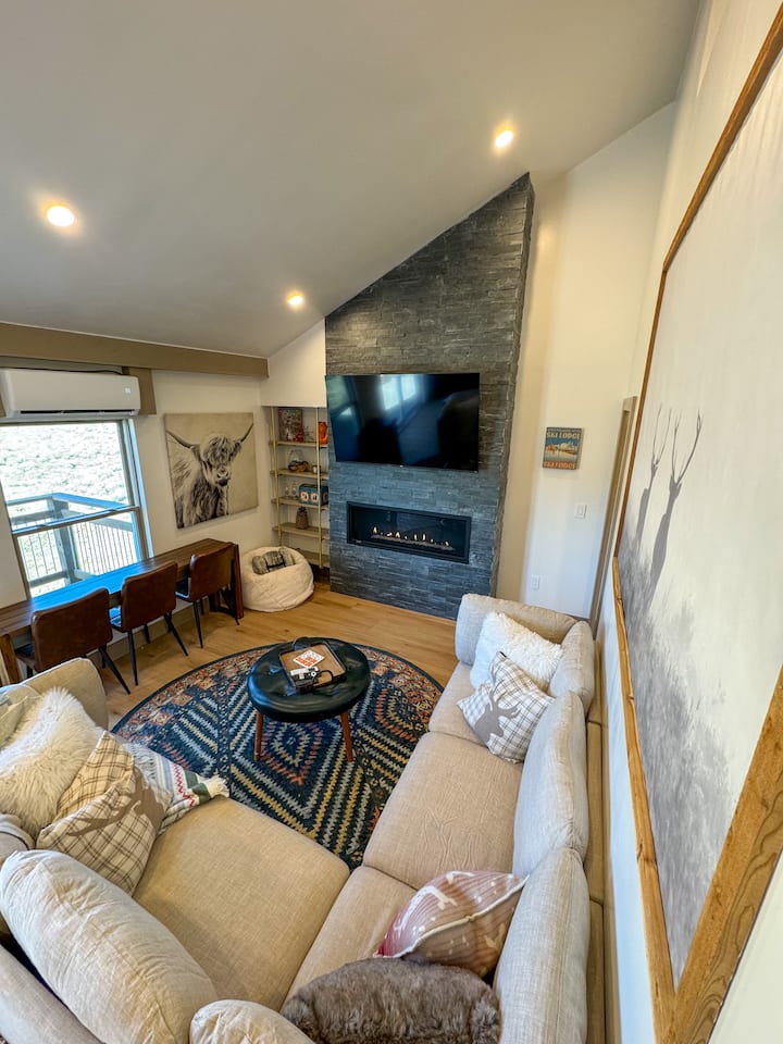 New One Bed + Loft Stylish Condo - Angel Fire, NM