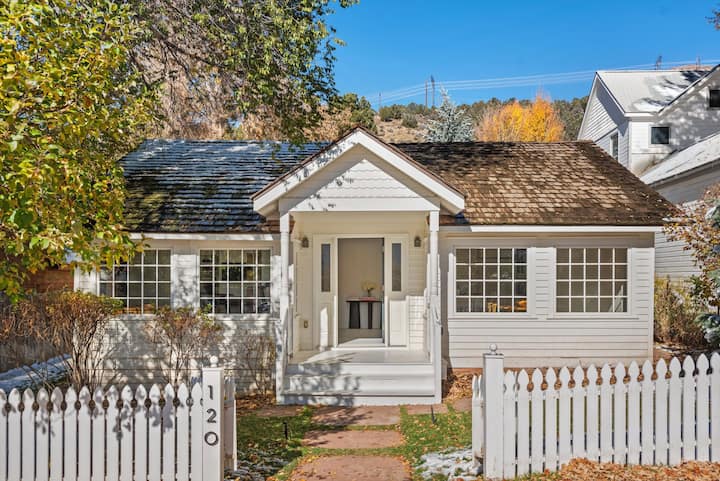 Unique Downtown Basalt Cottage - Basalt, CO