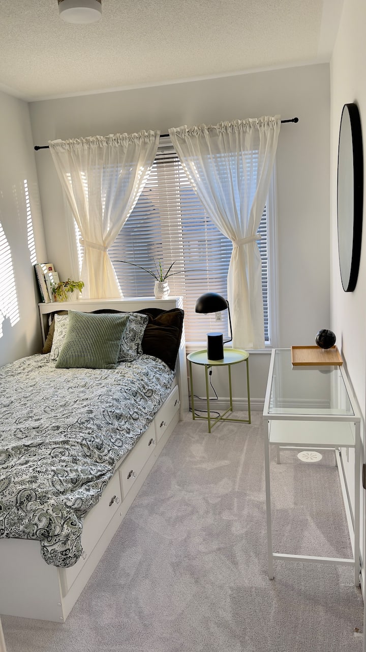The Home Away From Home - 오샤와