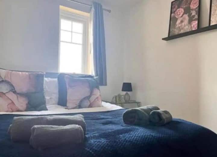 Warrington: A Cosy 2-bedroom Flat - Warrington