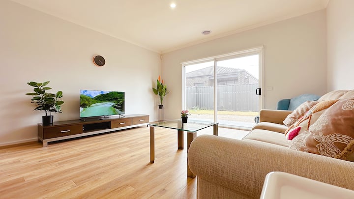 Jubilee Home/spacious Bedrooms/comfy Beds/smart Tv - Werribee