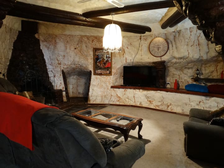 Di's Den - Coober Pedy