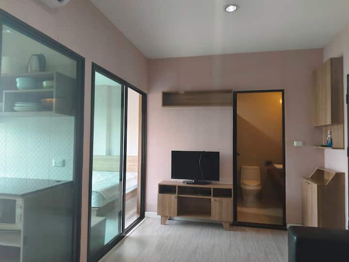 1-bedroom Condo With Balcony, Pool & Fast Wifi - Chiang Mai