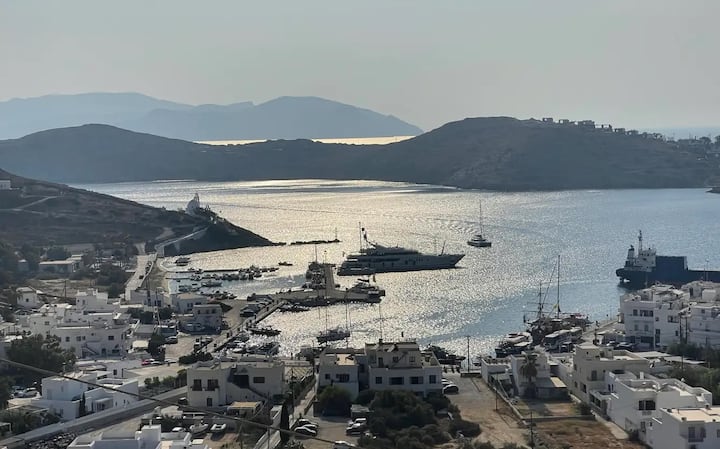 Villa Surplombant Le Port D'ios - Ios
