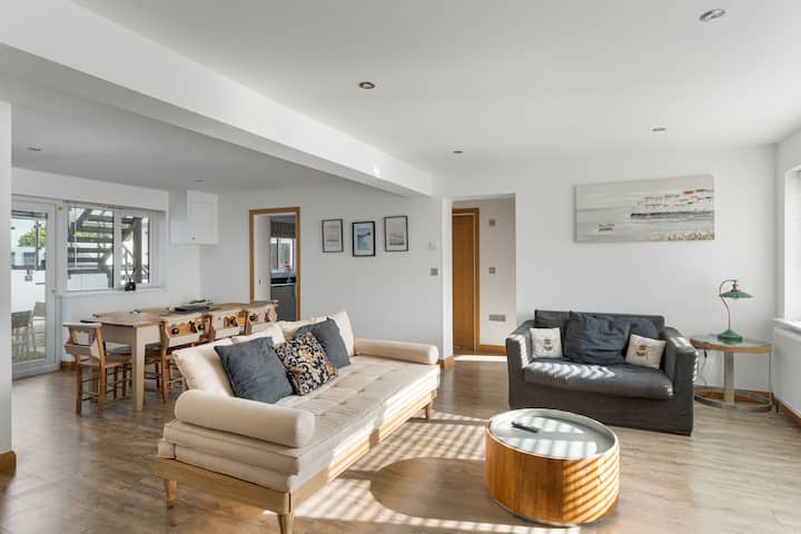 Watergate - 2 Bed, Family, Surfer And Pet Friendly - Newquay