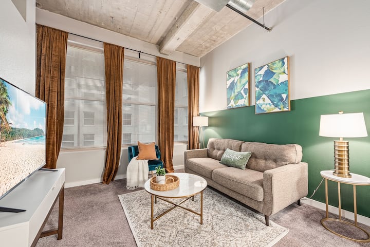 Cozy Stay, Power & Light Area,pool W/ Free Parking - Overland Park, KS