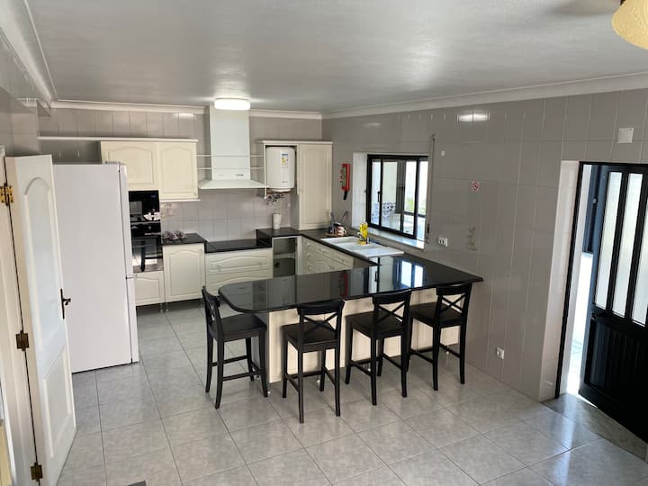 Spacious Home Near Leiriastadium - Leiria